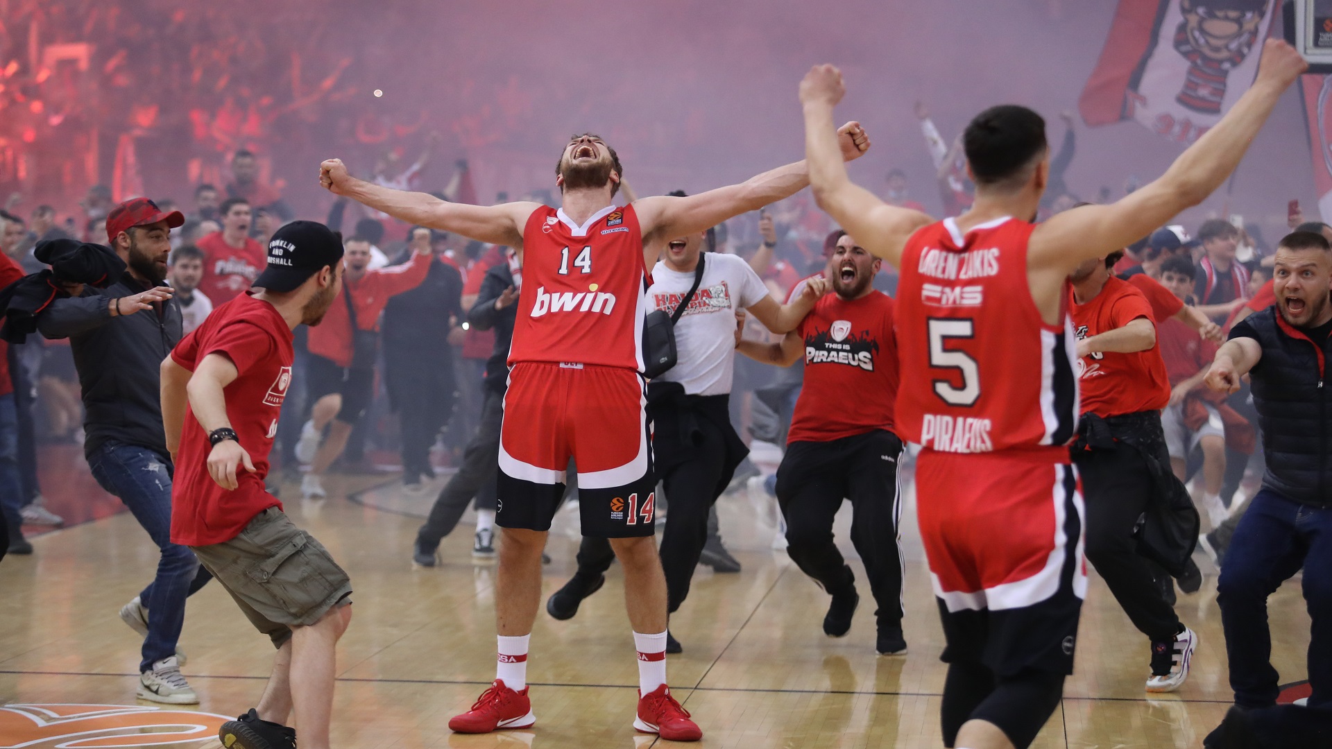 Legendary performances on social media! - Olympiacos BC