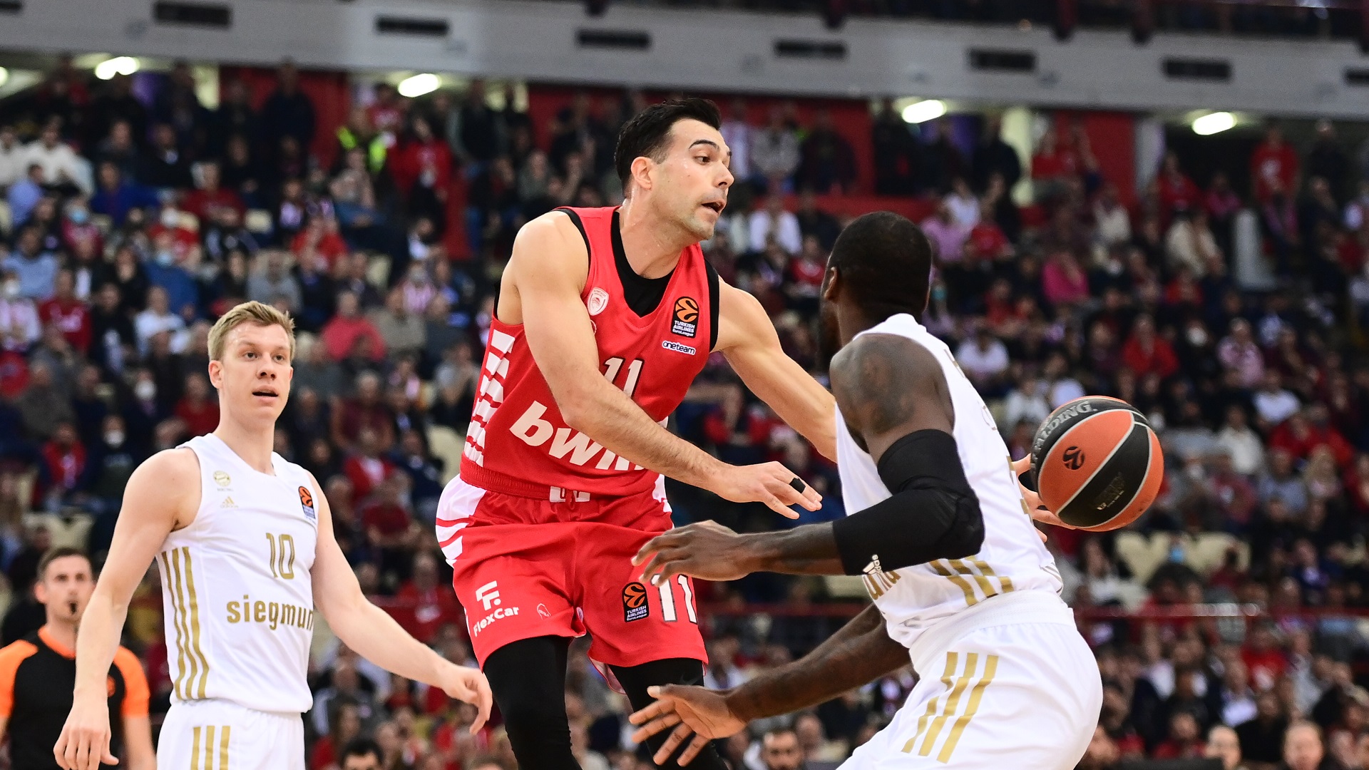 «Σάρωσε» την Μπάγερν! - Olympiacos BC
