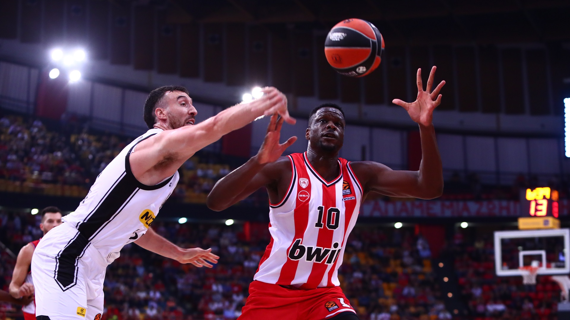 Returning to winning! - Olympiacos BC