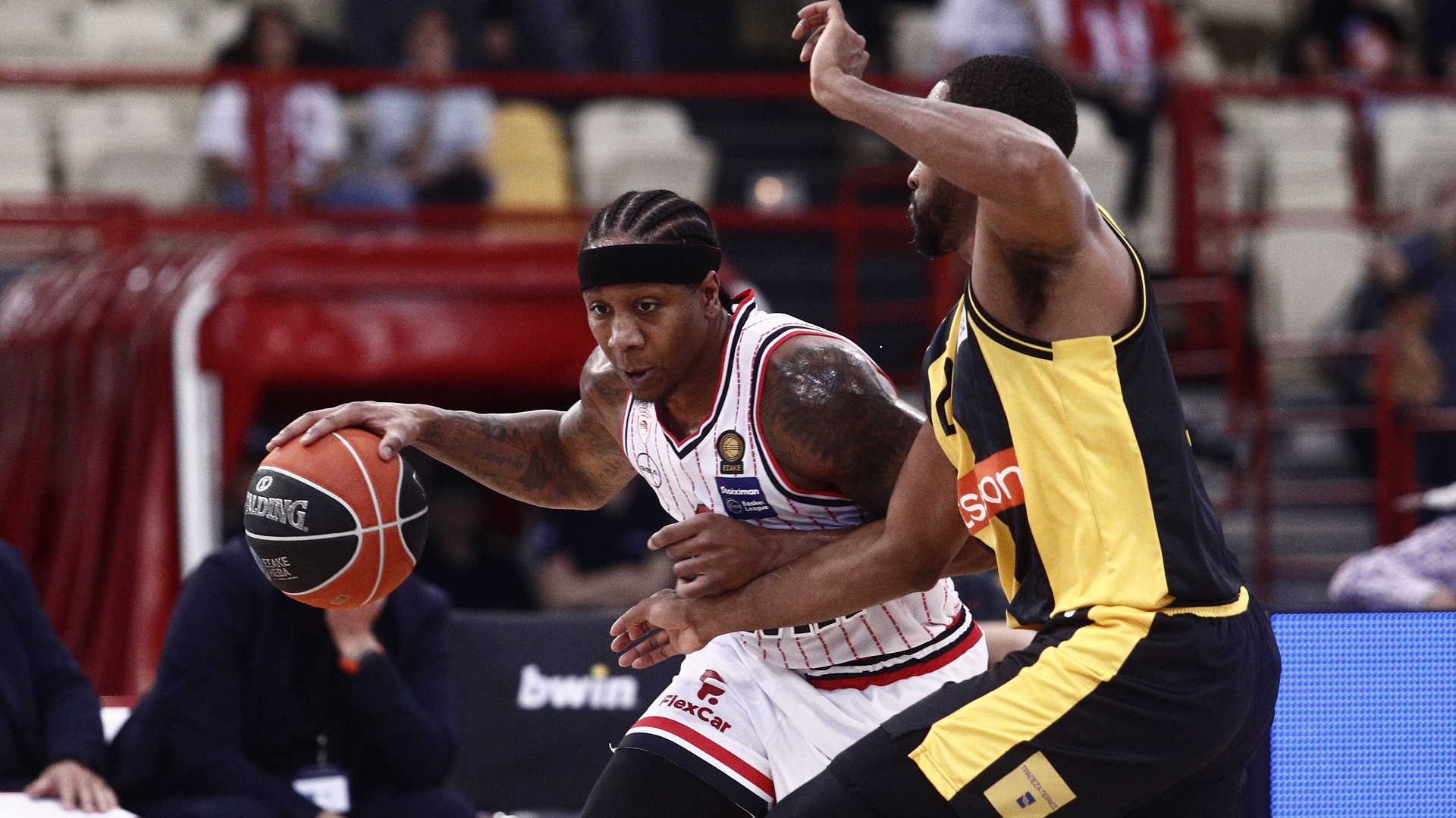 A comfortable first win in the series - Olympiacos BC