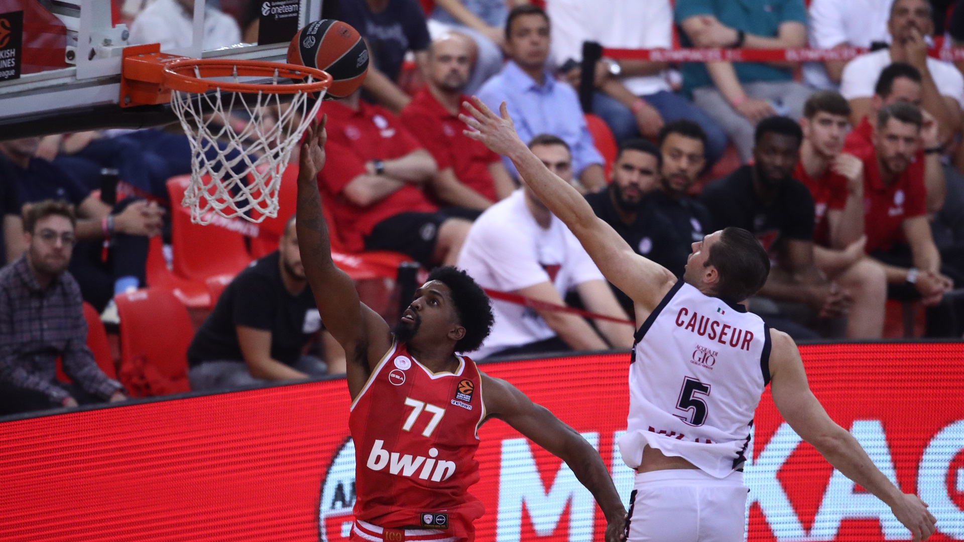 Dominated Armani - Olympiacos BC