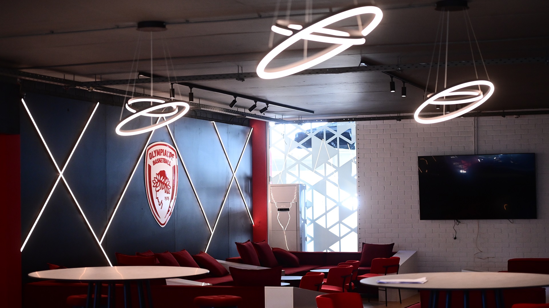 Το νέο «ερυθρόλευκο» VIP Lounge! (pics) - Olympiacos BC