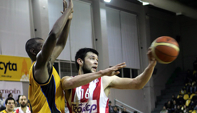 Difficult win in Maroussi... - Olympiacos BC