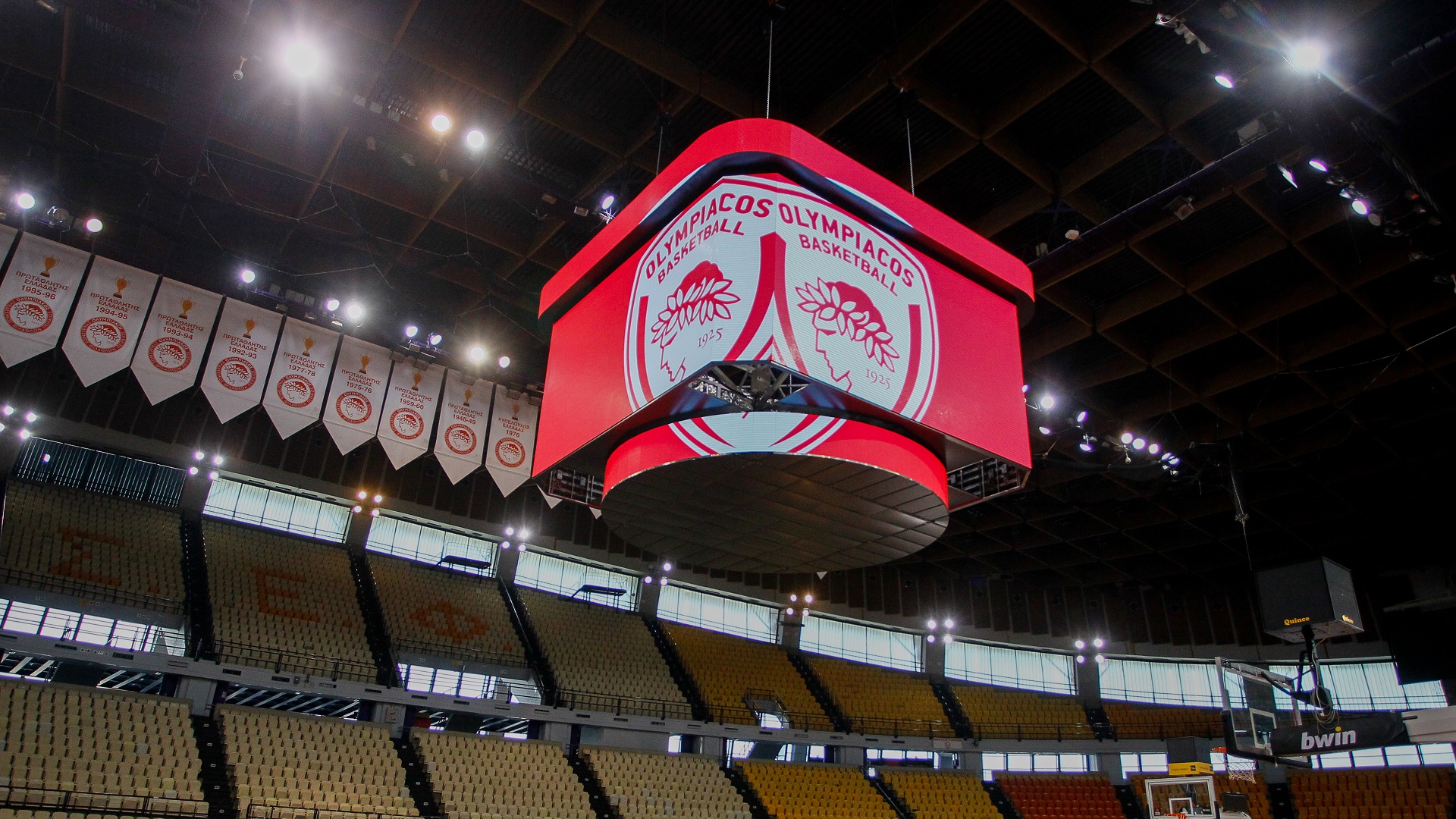 A state of the art gem at the ceiling of the SEF! - Olympiacos BC